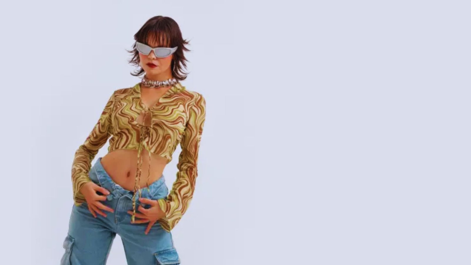 Y2K Outfit Inspo: How to Style the 2000s Look? - HiddlesFashion